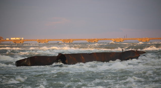 Visit -The Barge – Iron Scow – Niagara Falls – Photos - Mosaic Edition